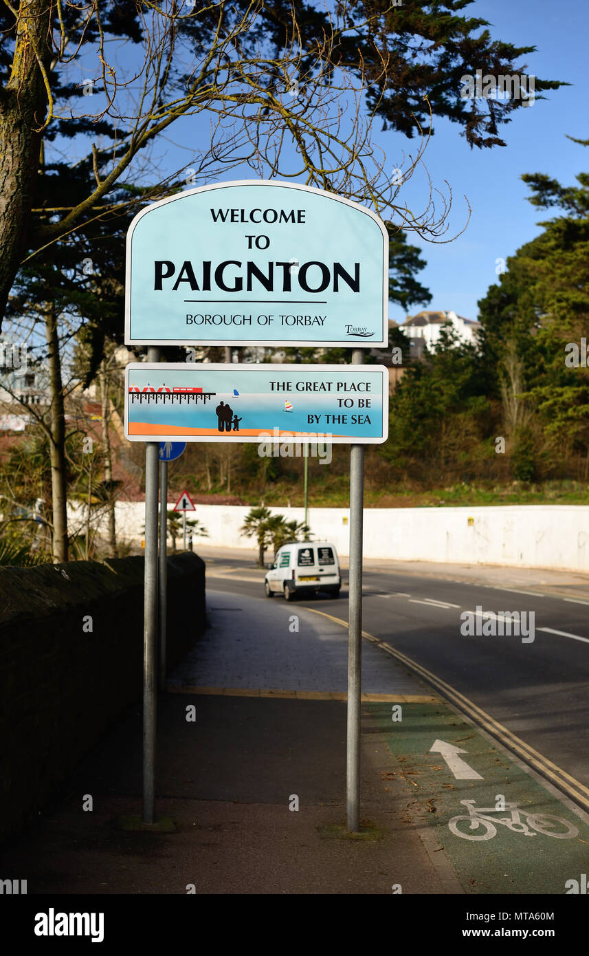 Road side information and welcome sign hi-res stock photography and ...