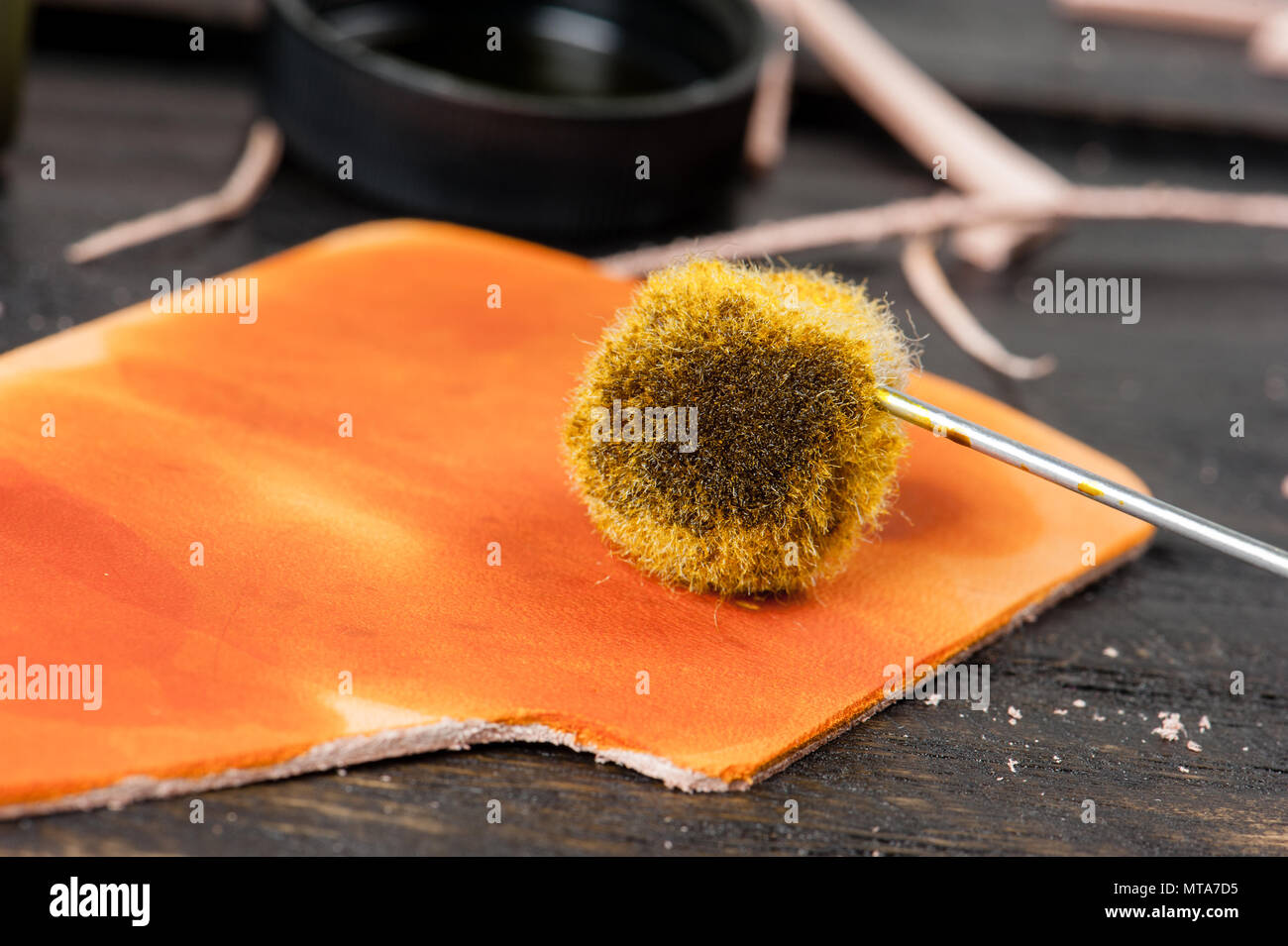 Dyeing the leather with wool dauber applicator Stock Photo - Alamy