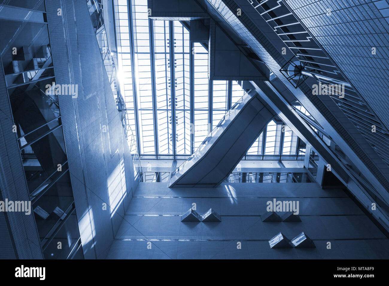 Building bottom view hi-res stock photography and images - Alamy