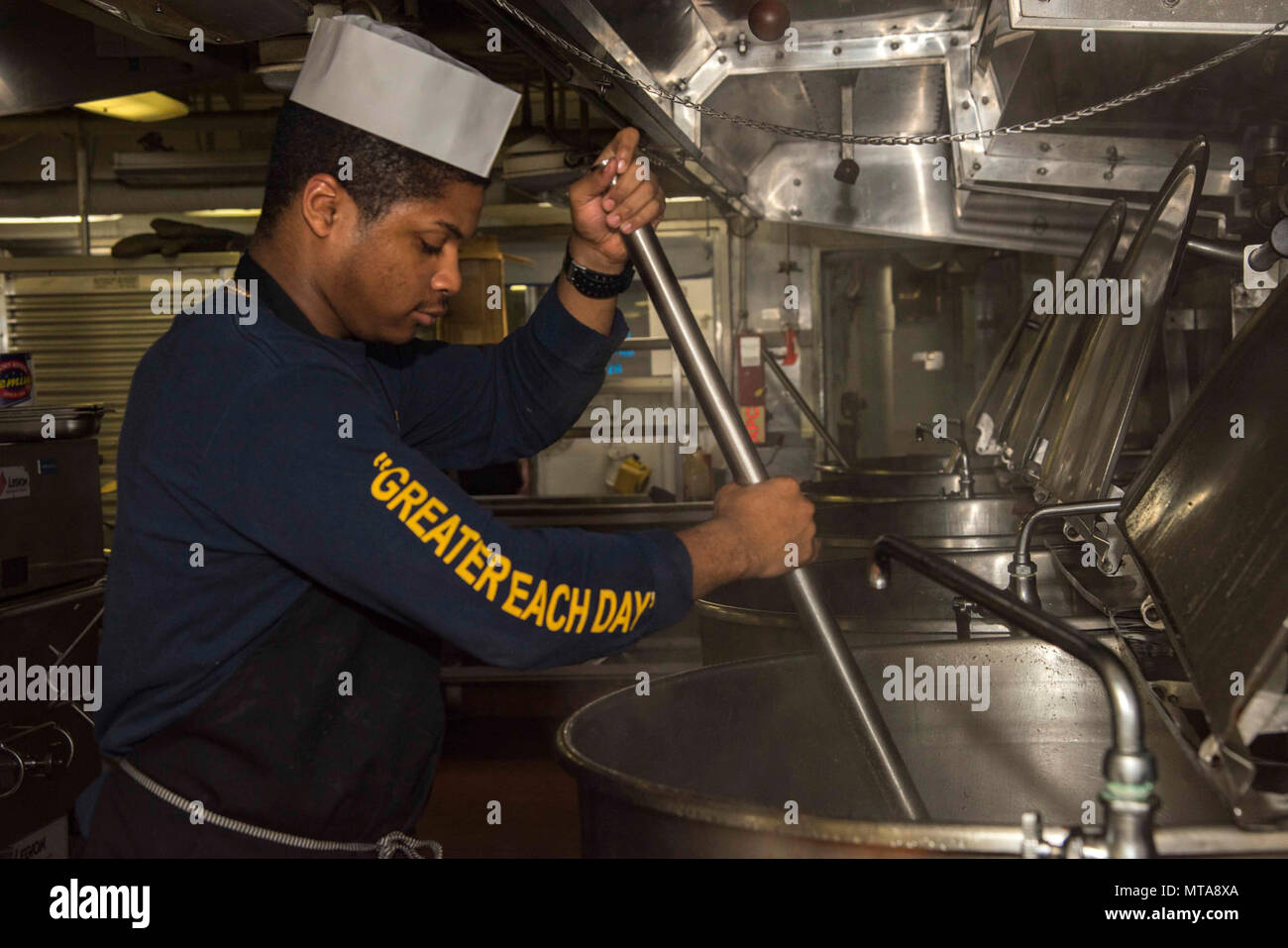 Va. (Apr. 20, 2017) Culinary Specialist Seaman Tavon Smith prepares ...