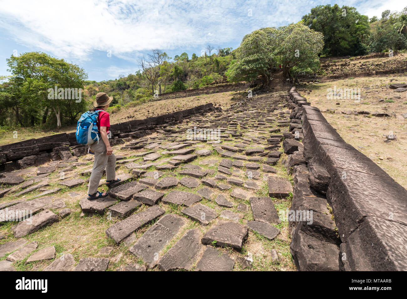 Path to temple hi-res stock photography and images - Alamy