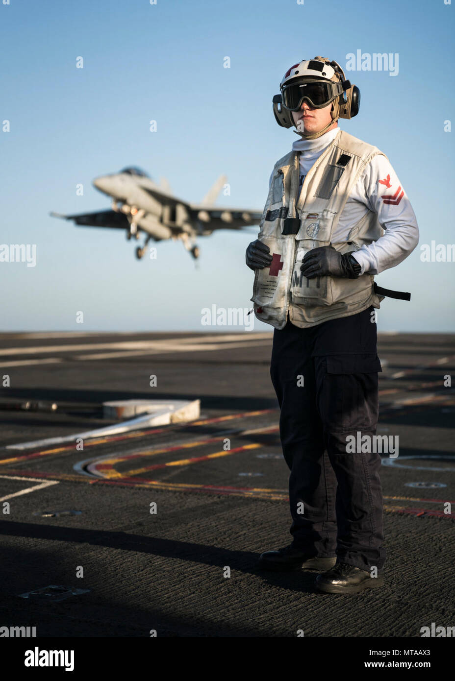 PACIFIC OCEAN (April 20, 2017) Hospital Corpsman 2nd Class James Weldon ...