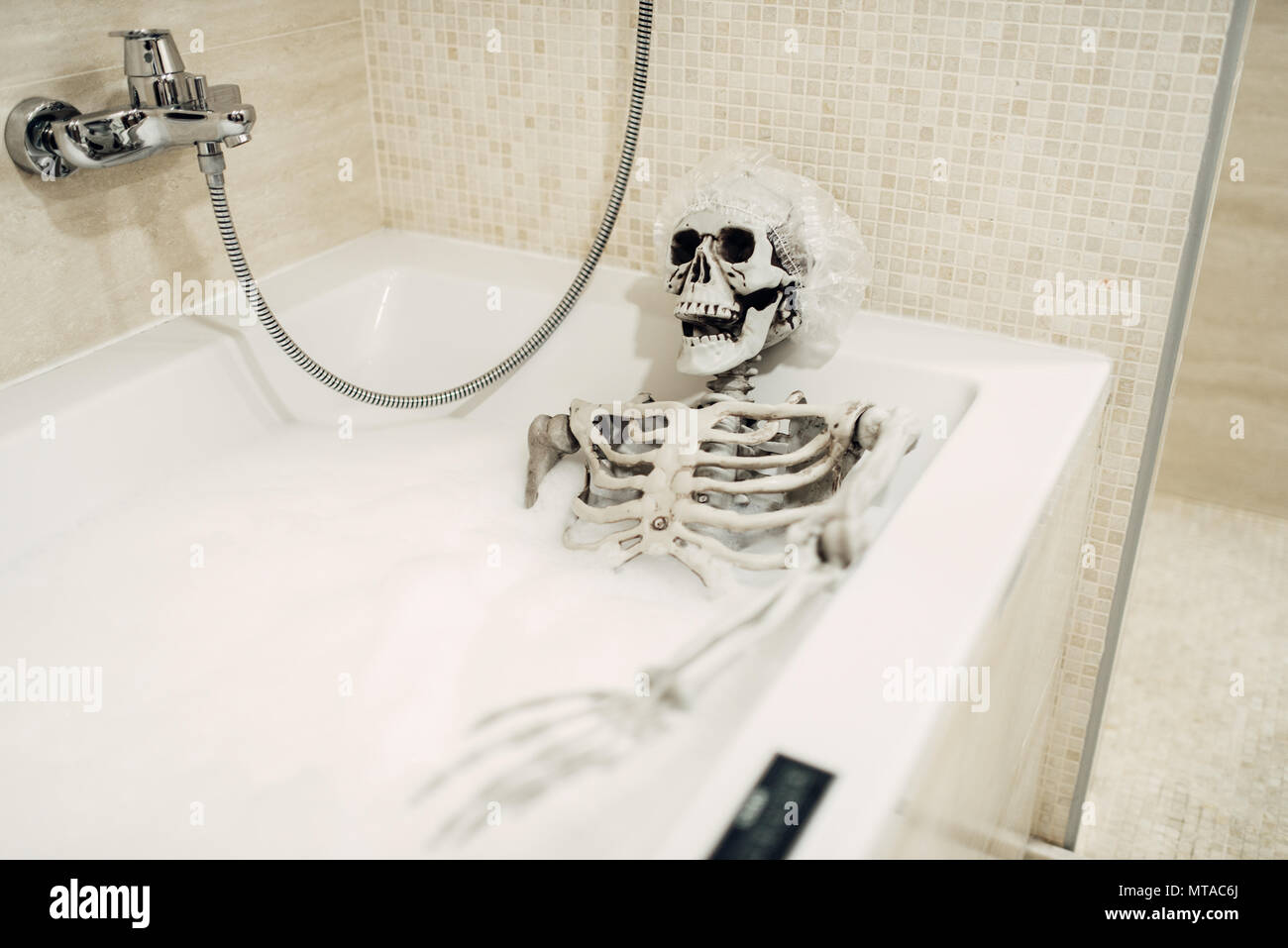 Skeleton in the bathtub hi-res stock photography and images - Alamy