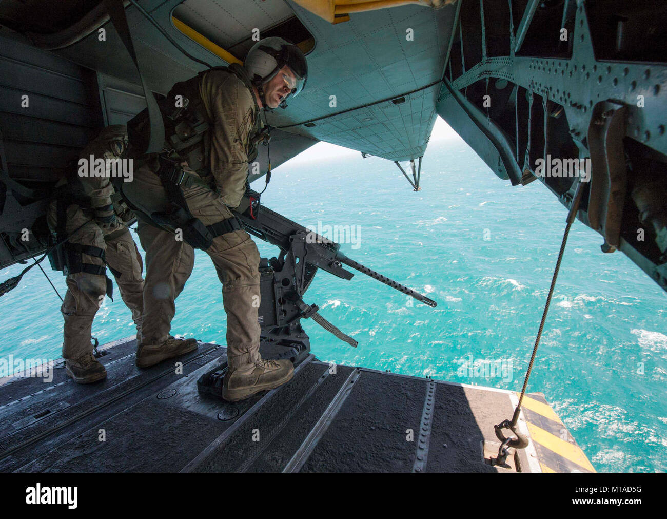 Manning a 50 caliber machine gun hi-res stock photography and images ...