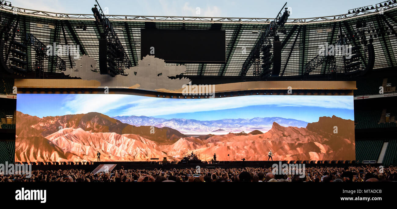U2 concert twickenham stadium hi-res stock photography and images - Alamy