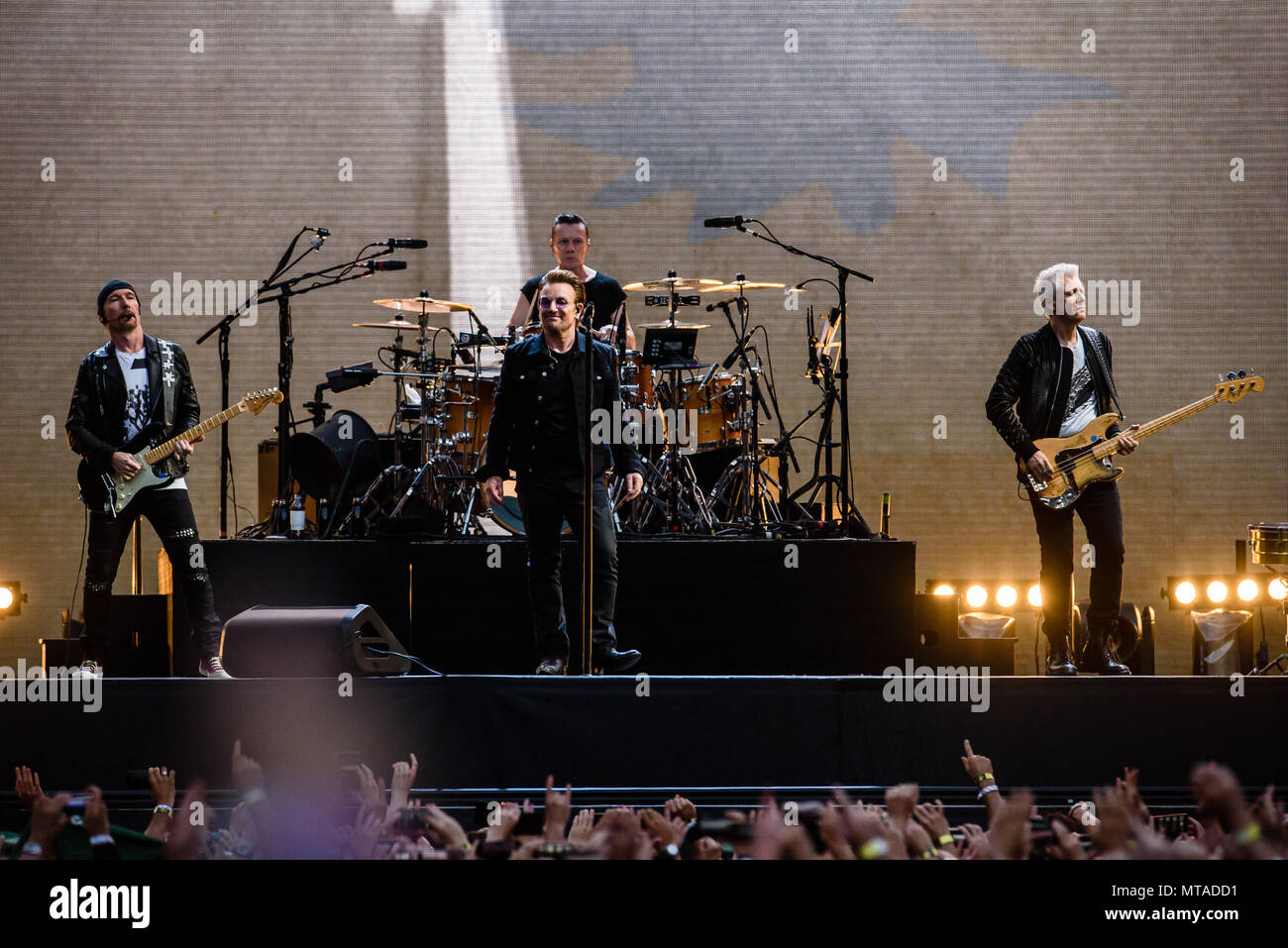 U2 concert twickenham stadium hi-res stock photography and images - Alamy