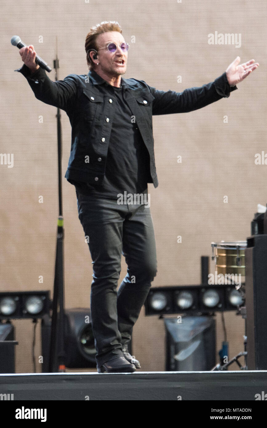 U2 concert twickenham stadium hi-res stock photography and images - Alamy