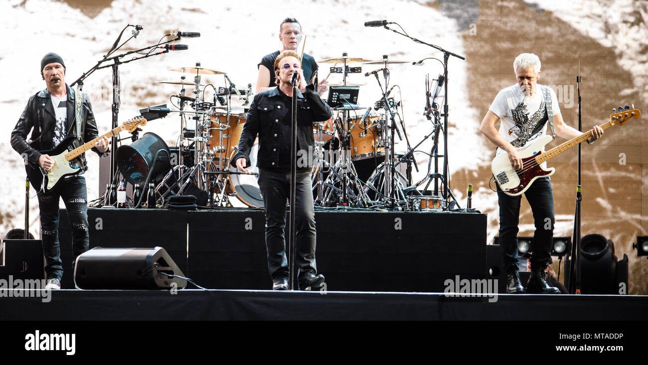 U2 concert twickenham stadium hi-res stock photography and images - Alamy