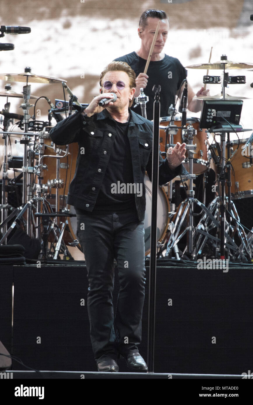 U2 concert twickenham stadium hi-res stock photography and images - Alamy