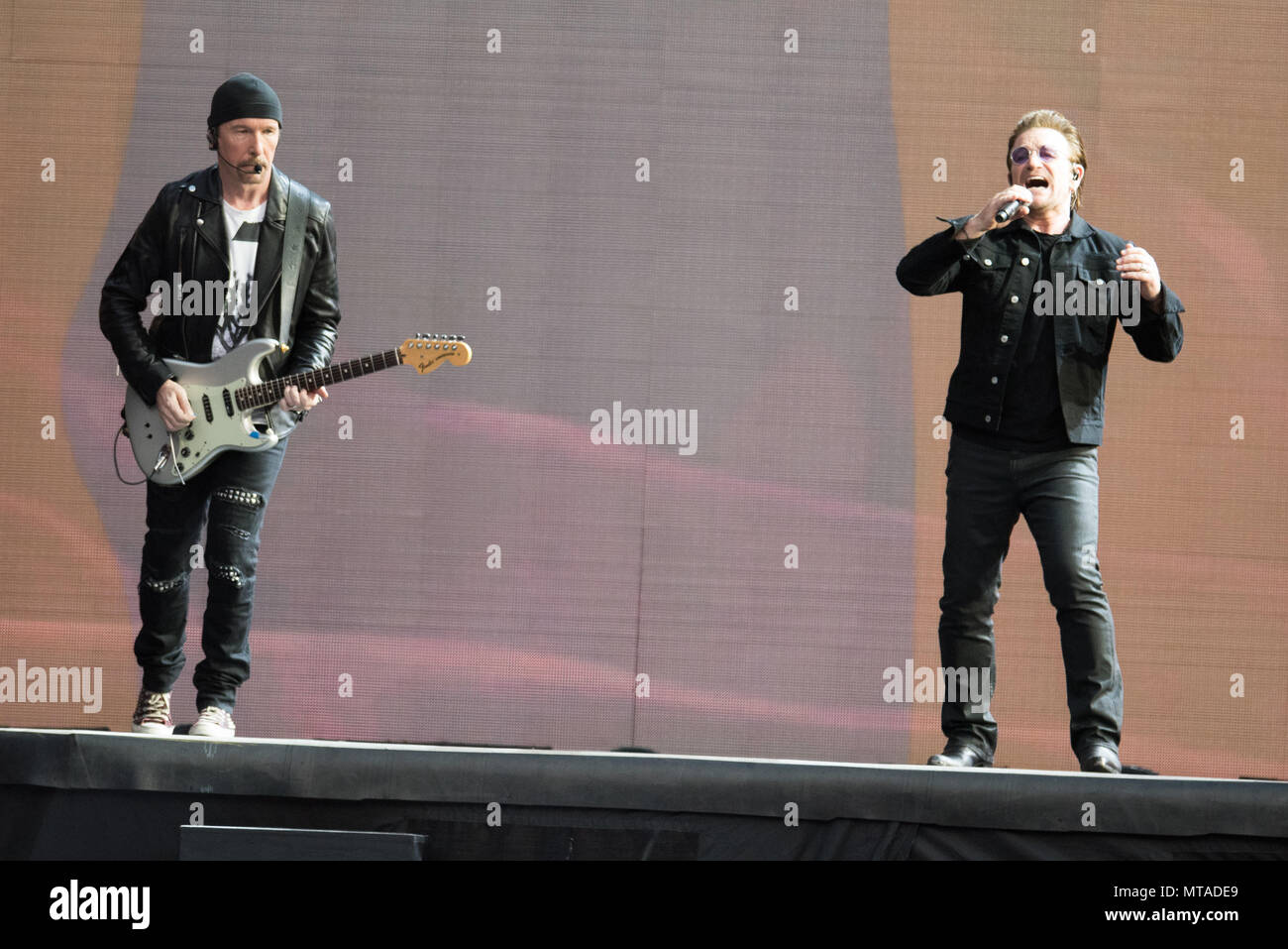U2 concert hi-res stock photography and images - Alamy