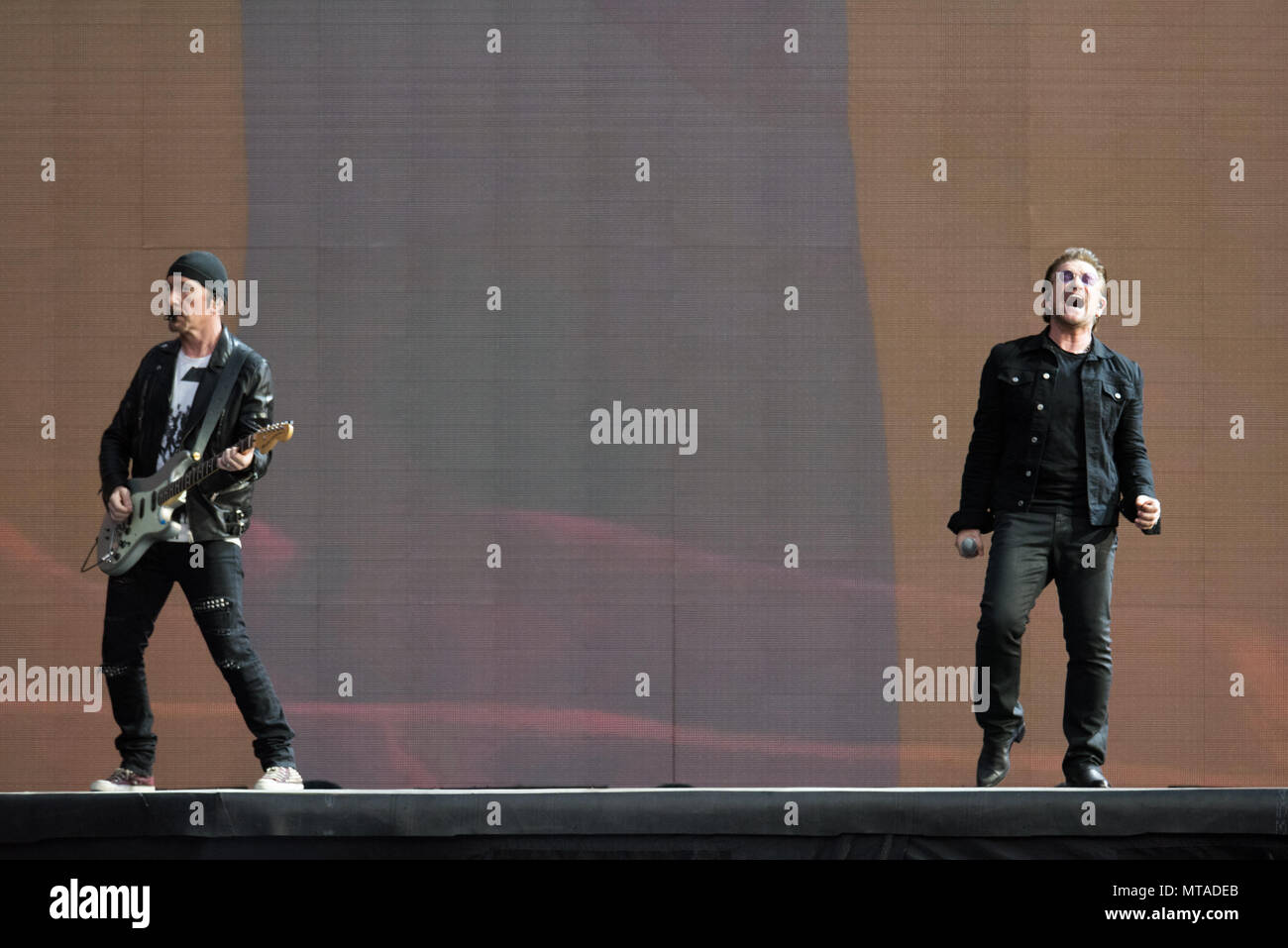U2 concert twickenham stadium hi-res stock photography and images - Alamy