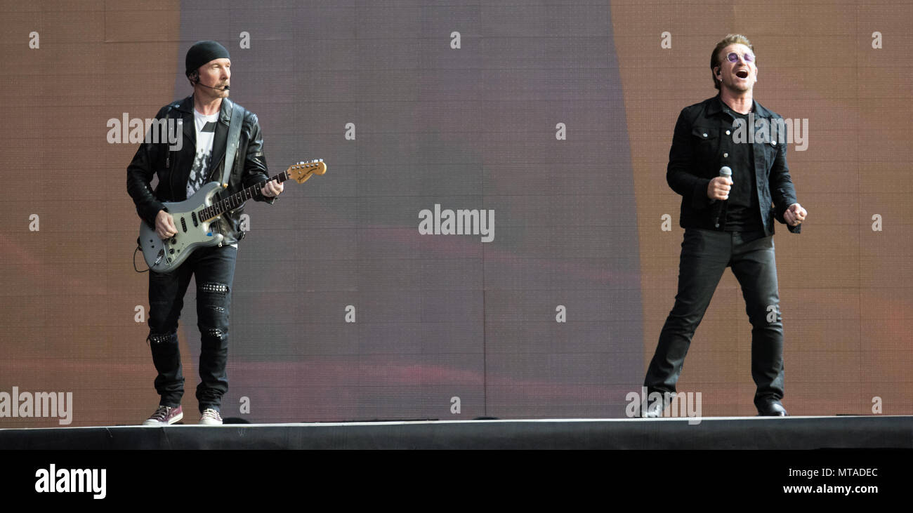 U2 concert twickenham stadium hi-res stock photography and images - Alamy