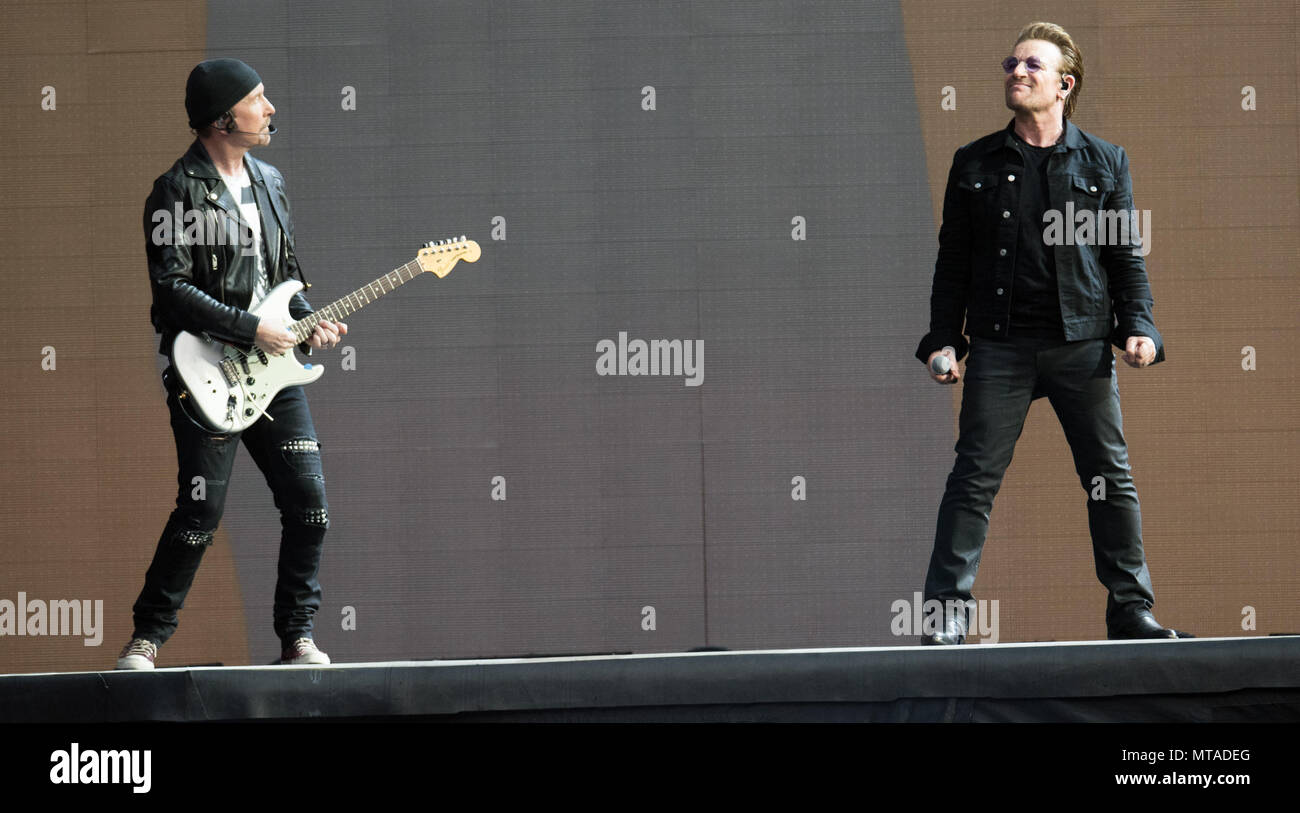U2 concert twickenham stadium hi-res stock photography and images - Alamy