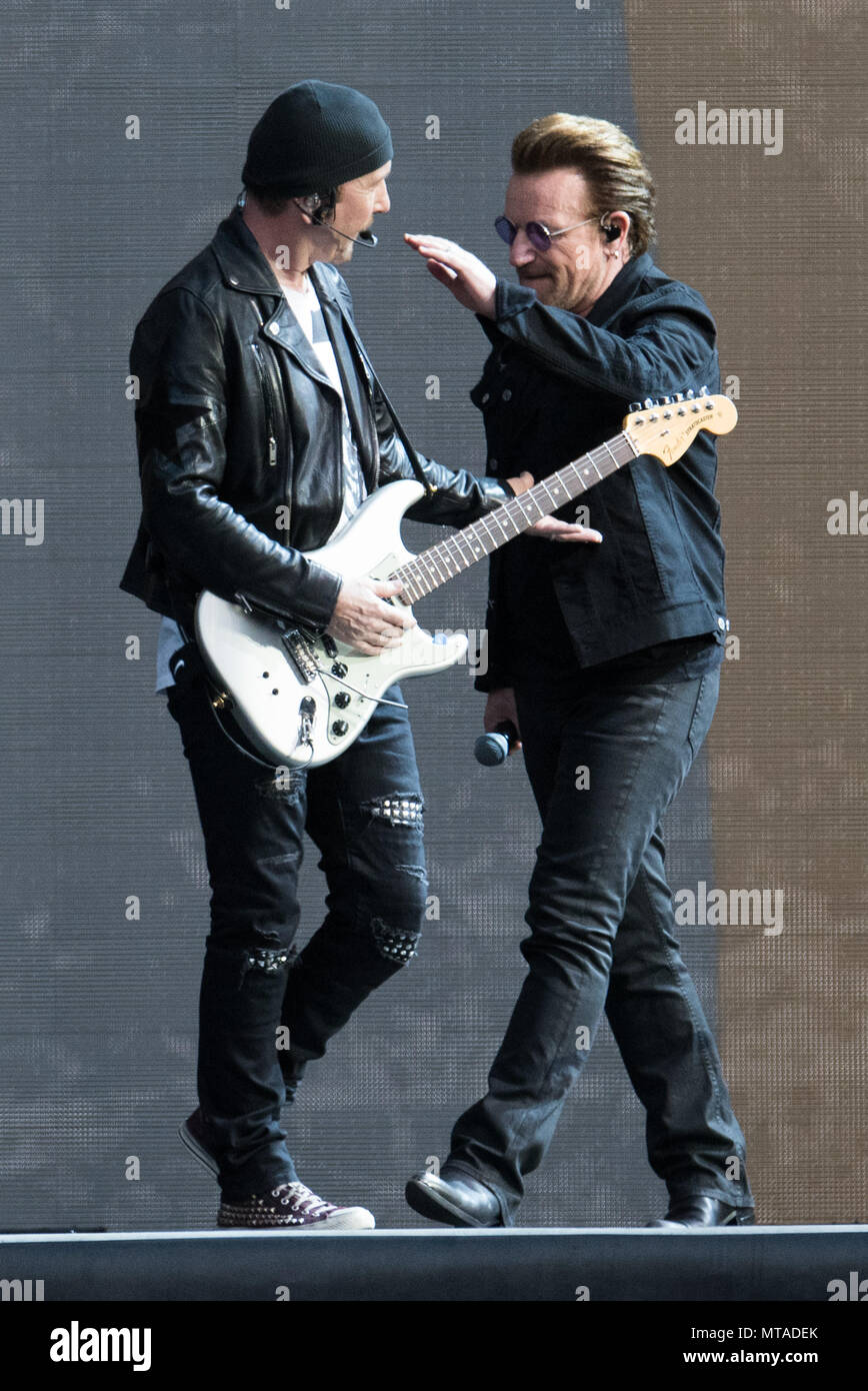 U2 concert twickenham stadium hi-res stock photography and images - Alamy