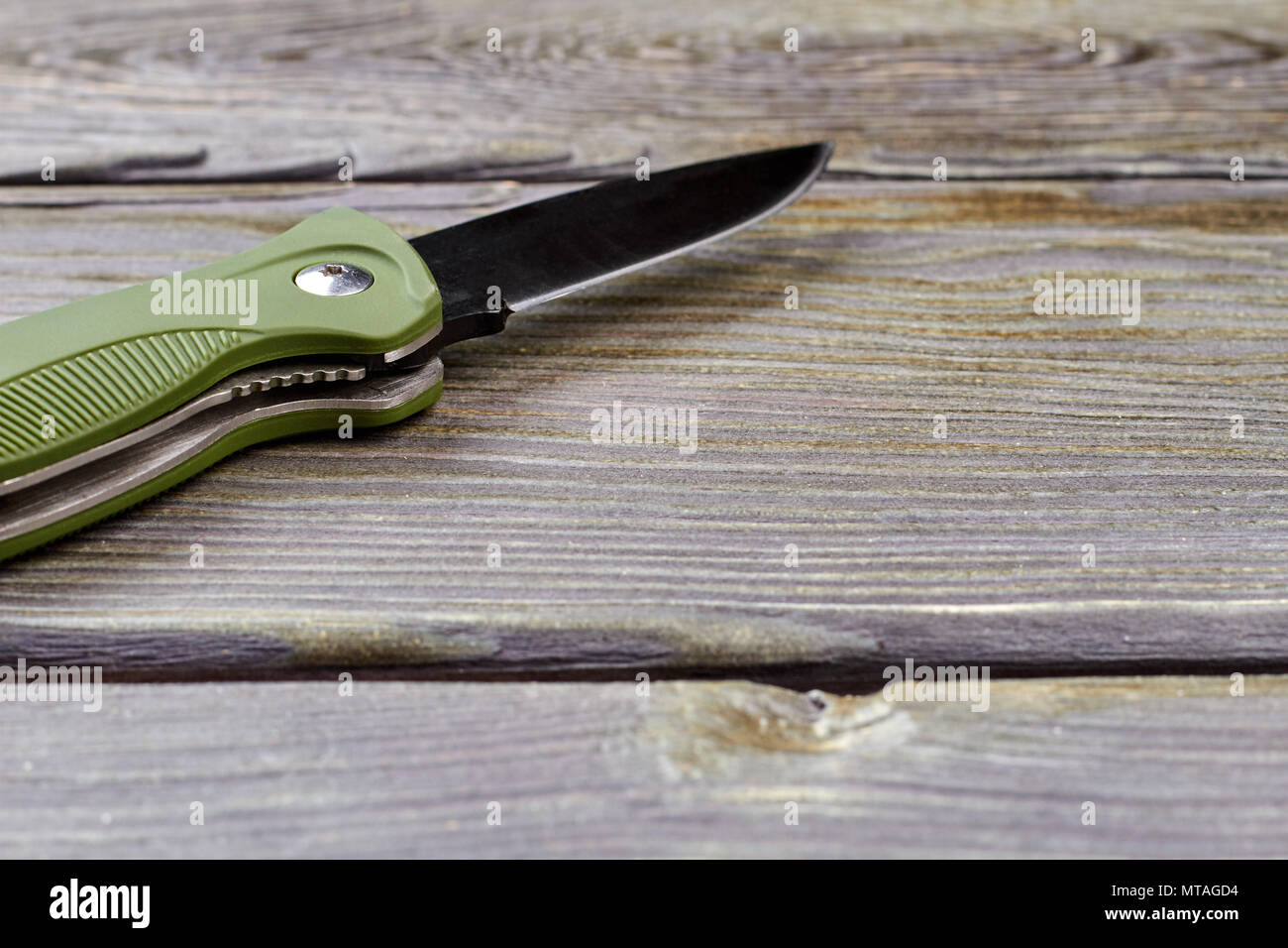 An open switchblade knife hi-res stock photography and images - Alamy