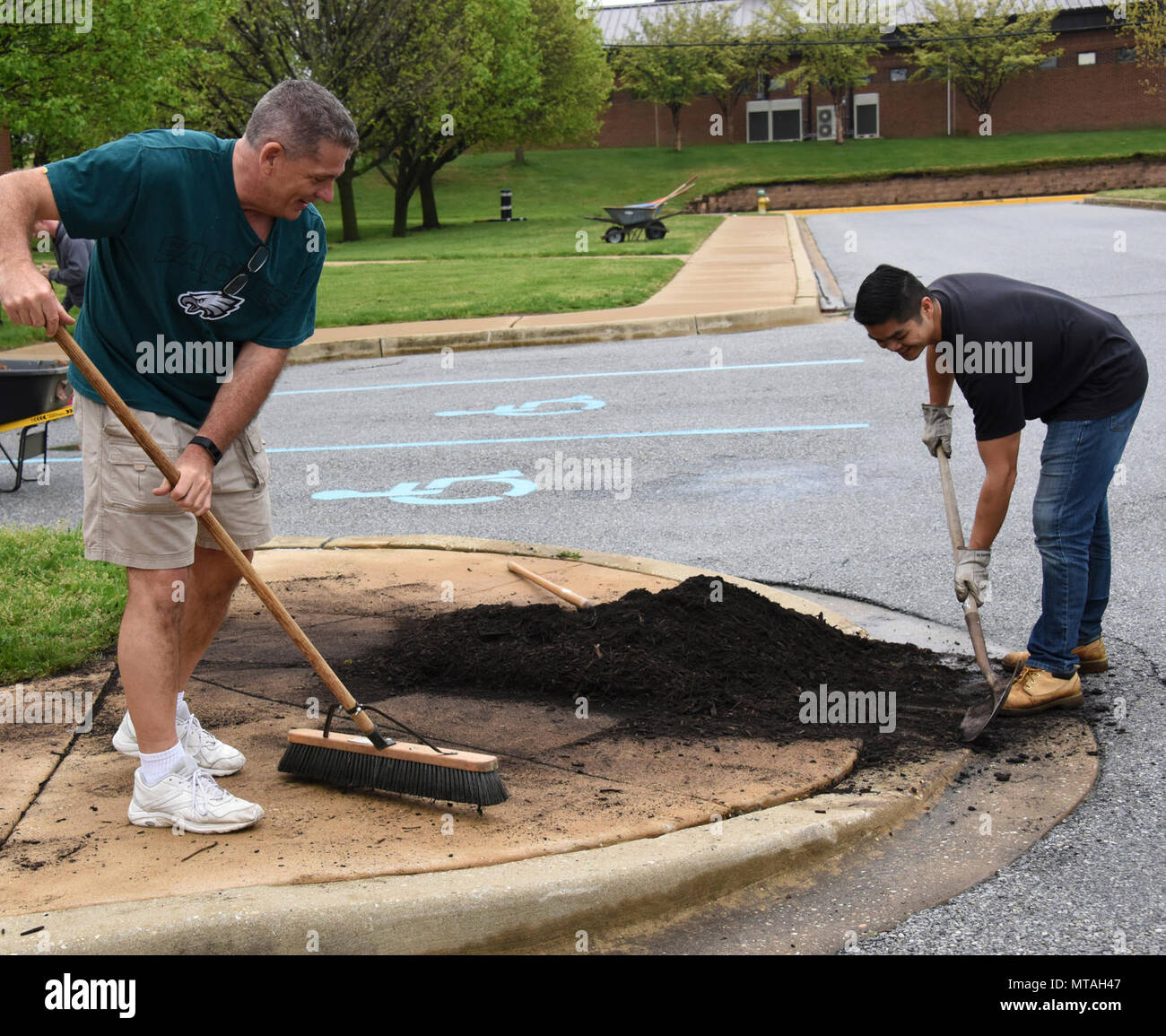 NEW CASTLE AIR NATIONAL GUARD, Del. - Lt. Col. Mark Heck, wing ...