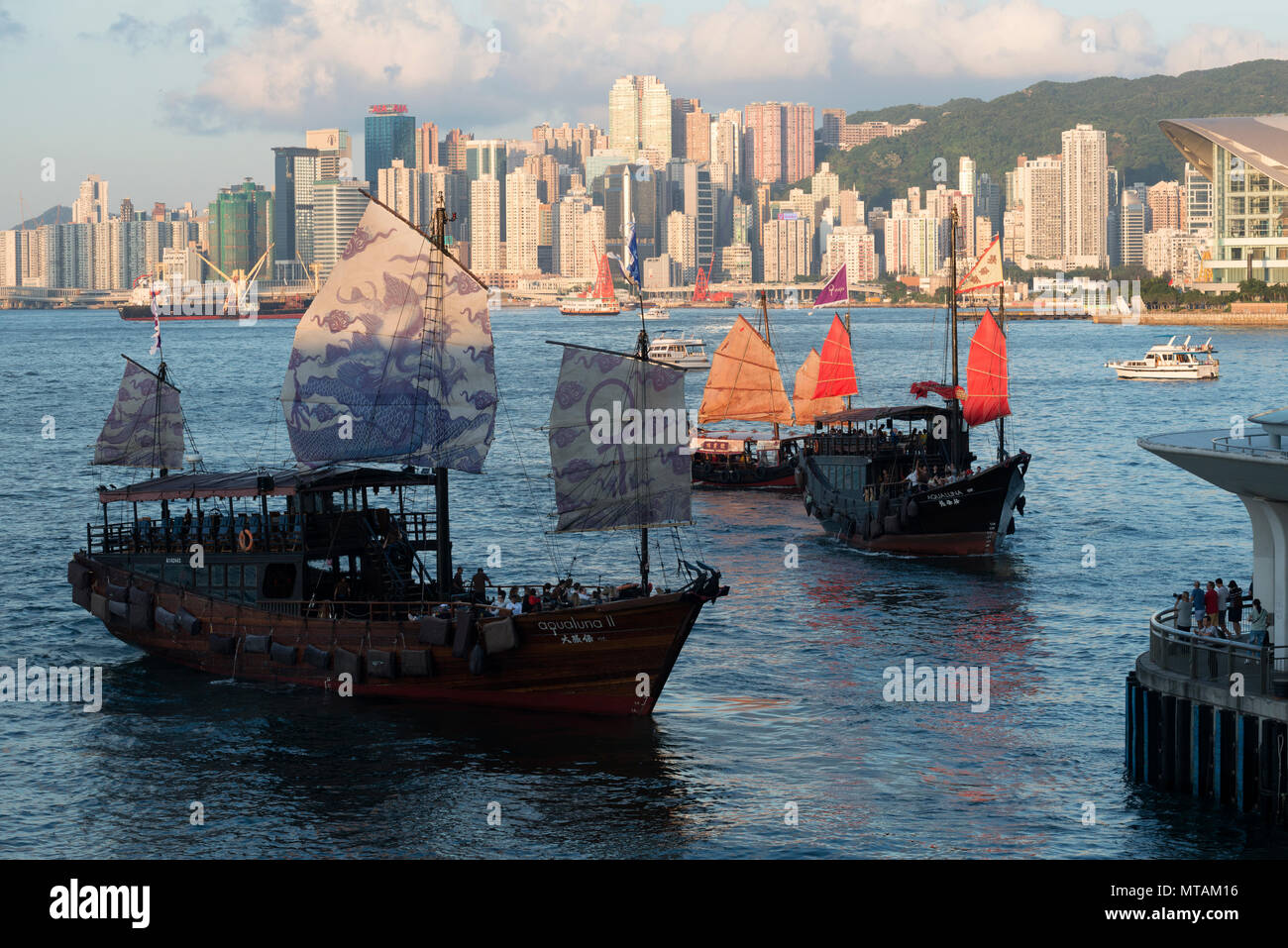 Traditional Chinese junks, Victoria harbor, Hong Kong, China Stock ...