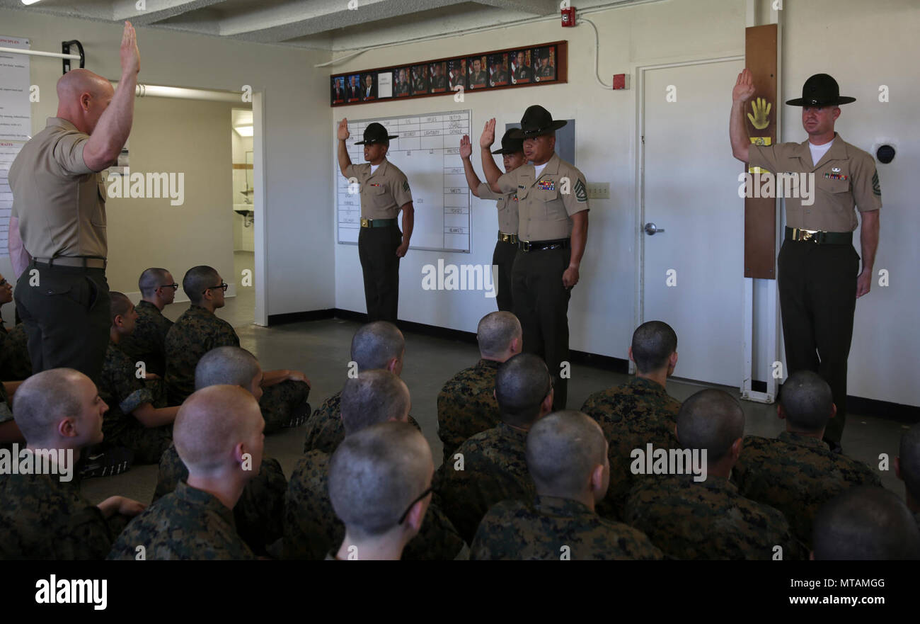 Drill instructors with Hotel Company, 2nd Recruit Training Battalion ...