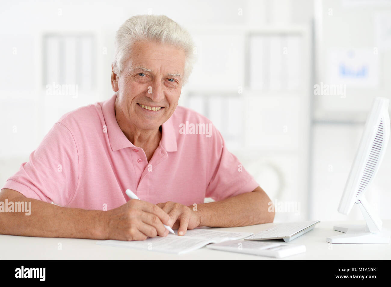 Senior employee stressed hi-res stock photography and images - Alamy