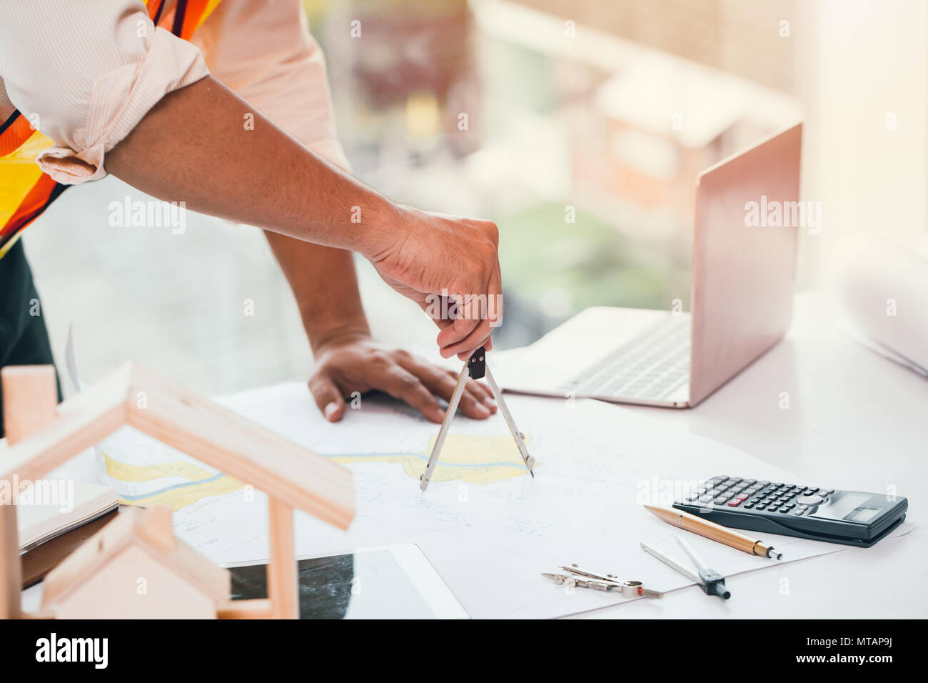 Engineer drawing map hi-res stock photography and images - Alamy