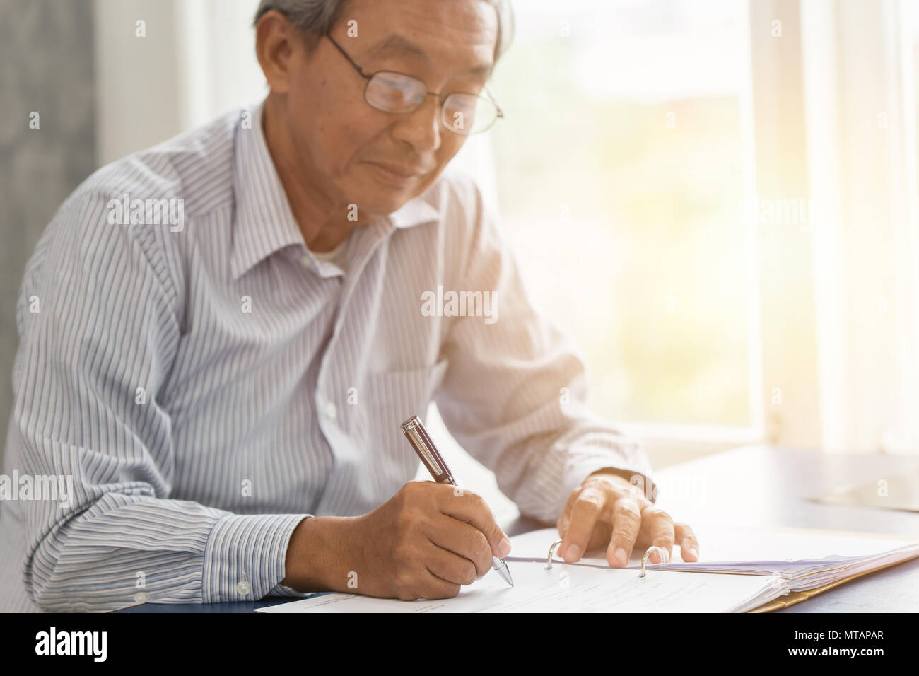 Hand handwriting hi-res stock photography and images - Alamy