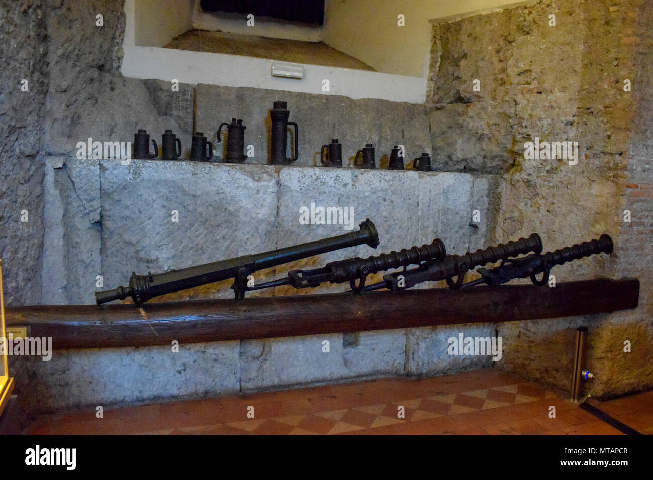 Roman guns at the museum of Sant'Angelo Castle Italy Stock Photo - Alamy