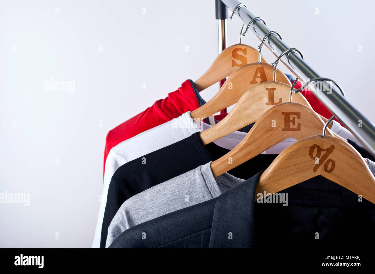 Sale in a clothing store - discount sign at a clothes rack Stock Photo ...