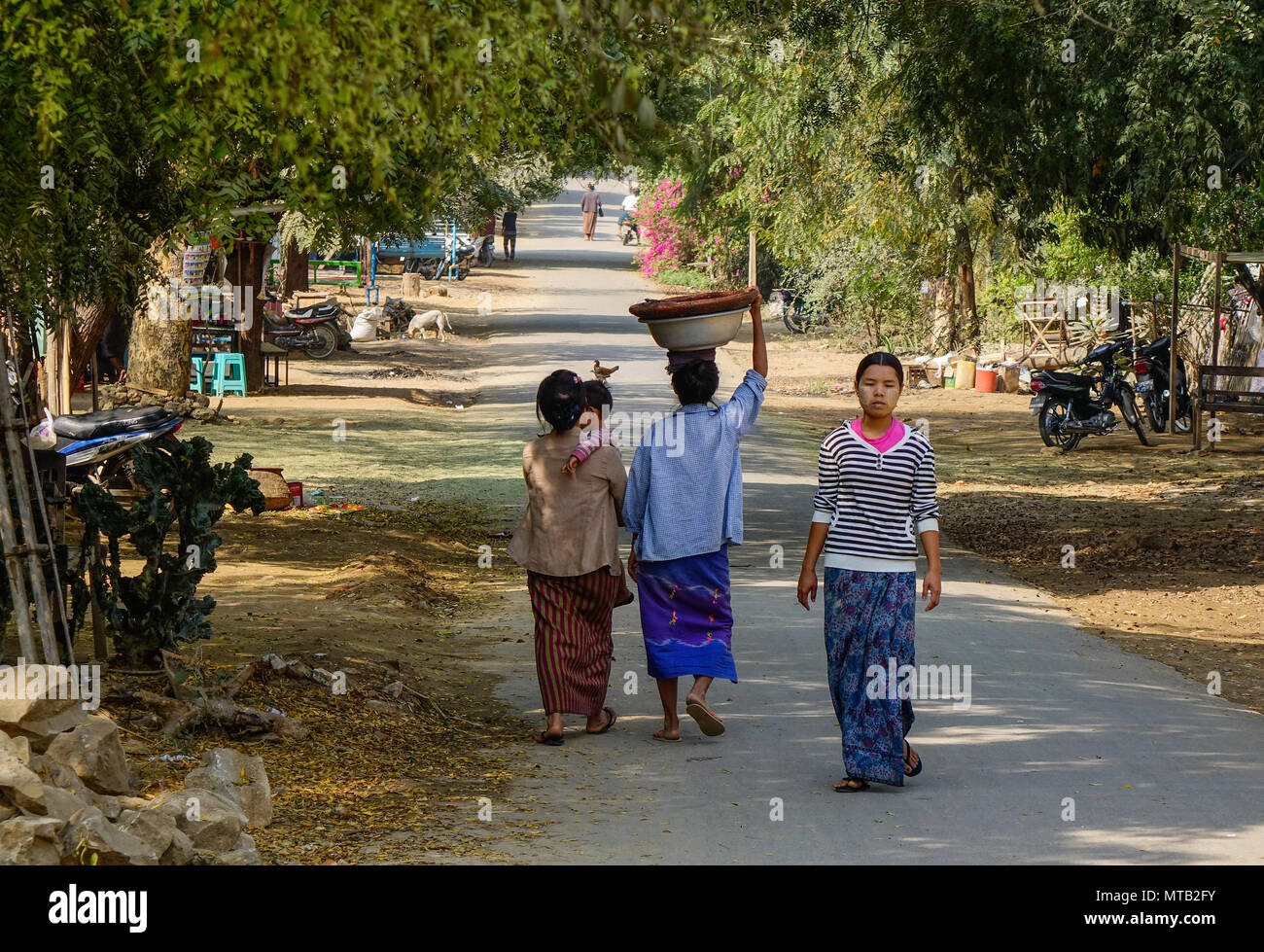 Hmong people myanmar hi-res stock photography and images - Alamy