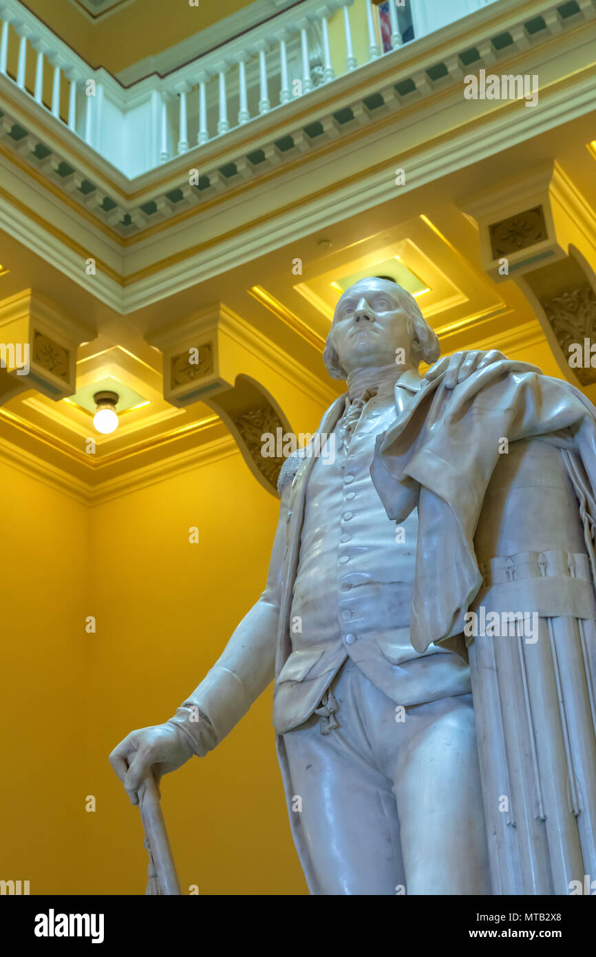 The statue of George Washington inside the Richmond Capital Building ...