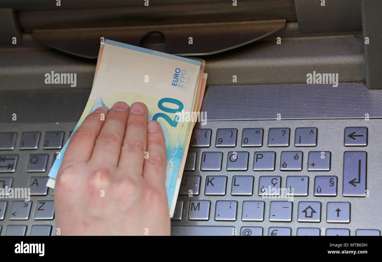 Cashpoint machine italy hi-res stock photography and images - Alamy