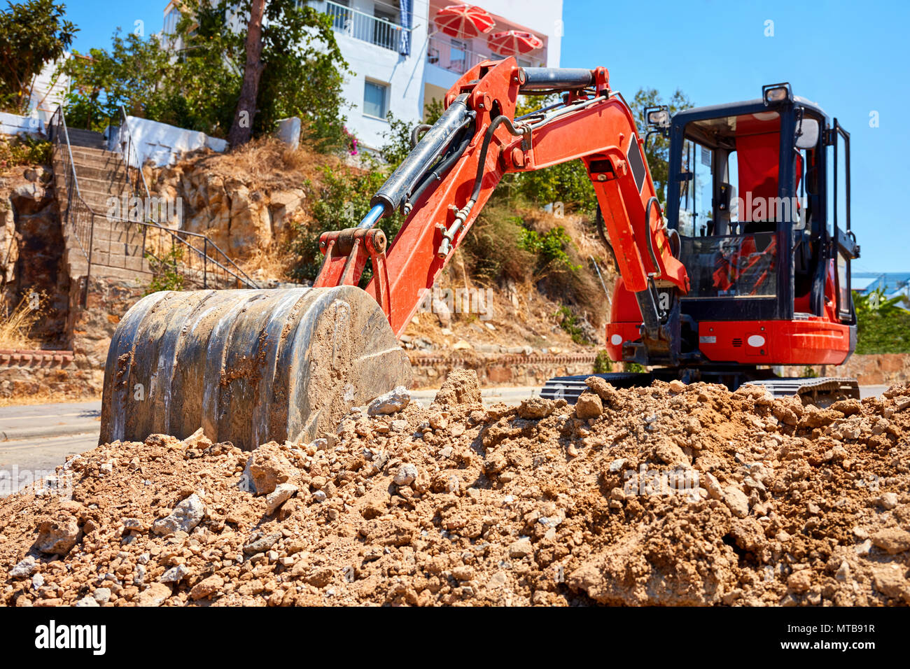 Mechanical digger earthmover machine hi-res stock photography and ...