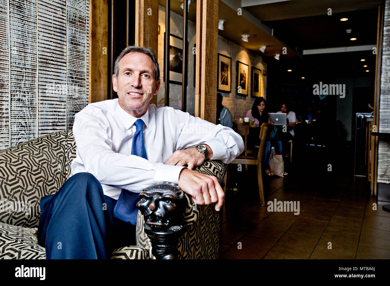 Howard schultz hi-res stock photography and images - Alamy
