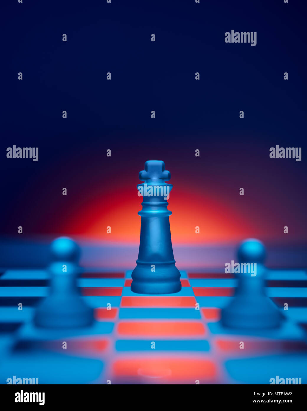 King pawns on chessboard hi-res stock photography and images - Alamy