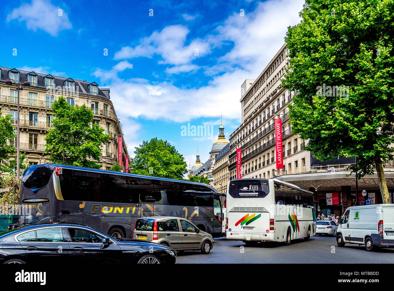 The streets of Paris, crowded with tourist buses Stock Photo - Alamy