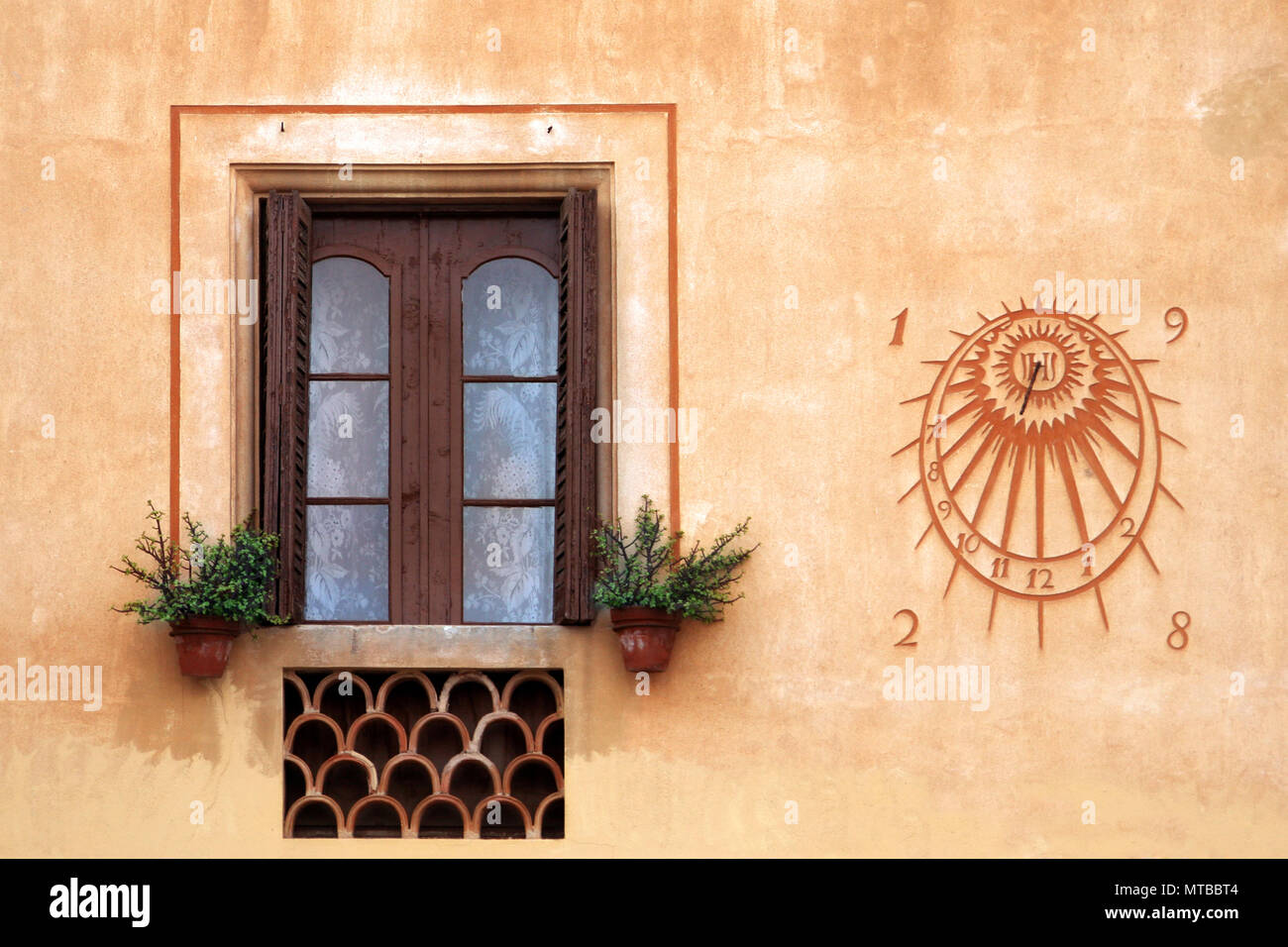 Spanish construction architecture window hi-res stock photography and ...