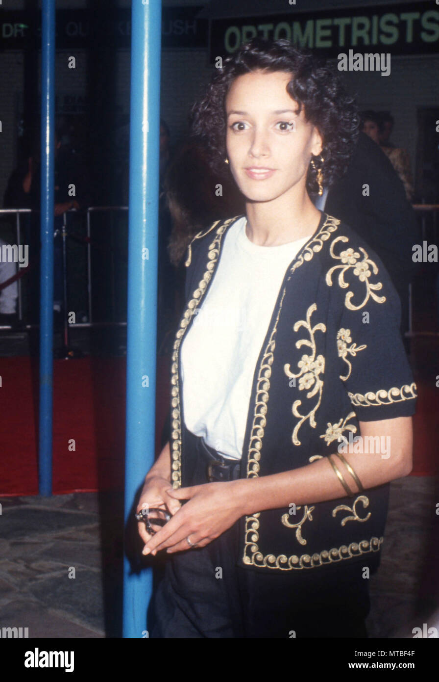 LOS ANGELES, CA - JUNE 10: Actress Jennifer Beals attends the "Robin ...