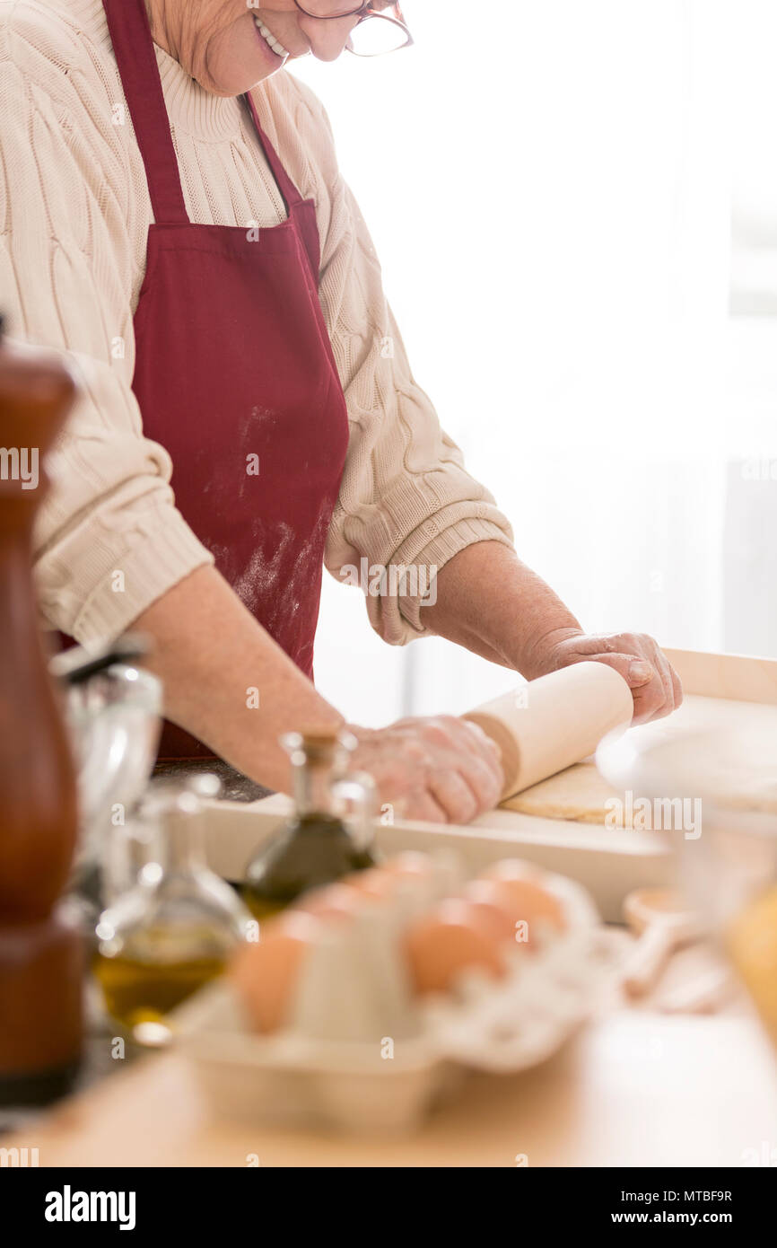 Using rolling pin hi-res stock photography and images - Alamy