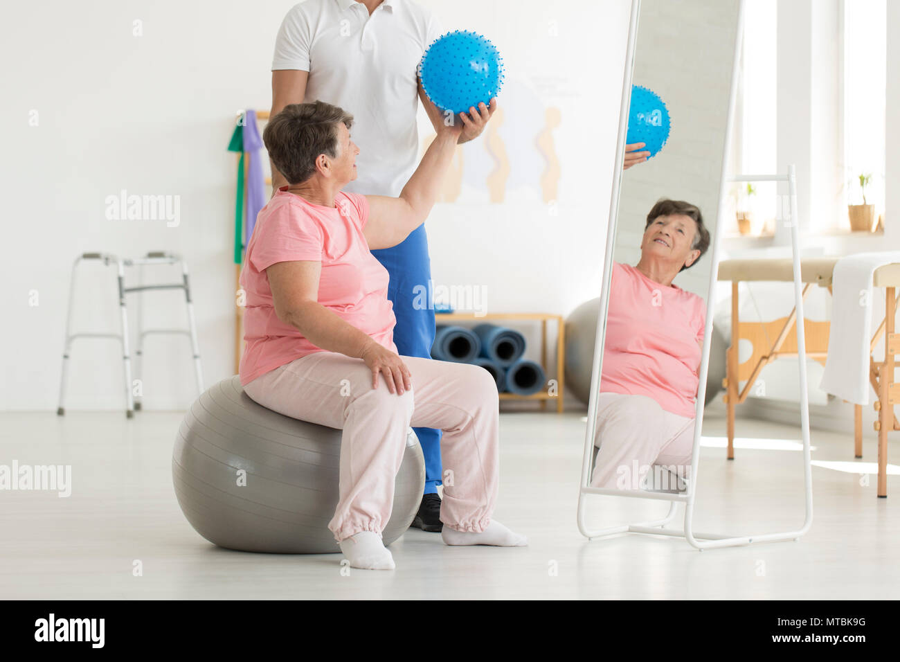 Elderly hospital patient grey hi-res stock photography and images - Alamy