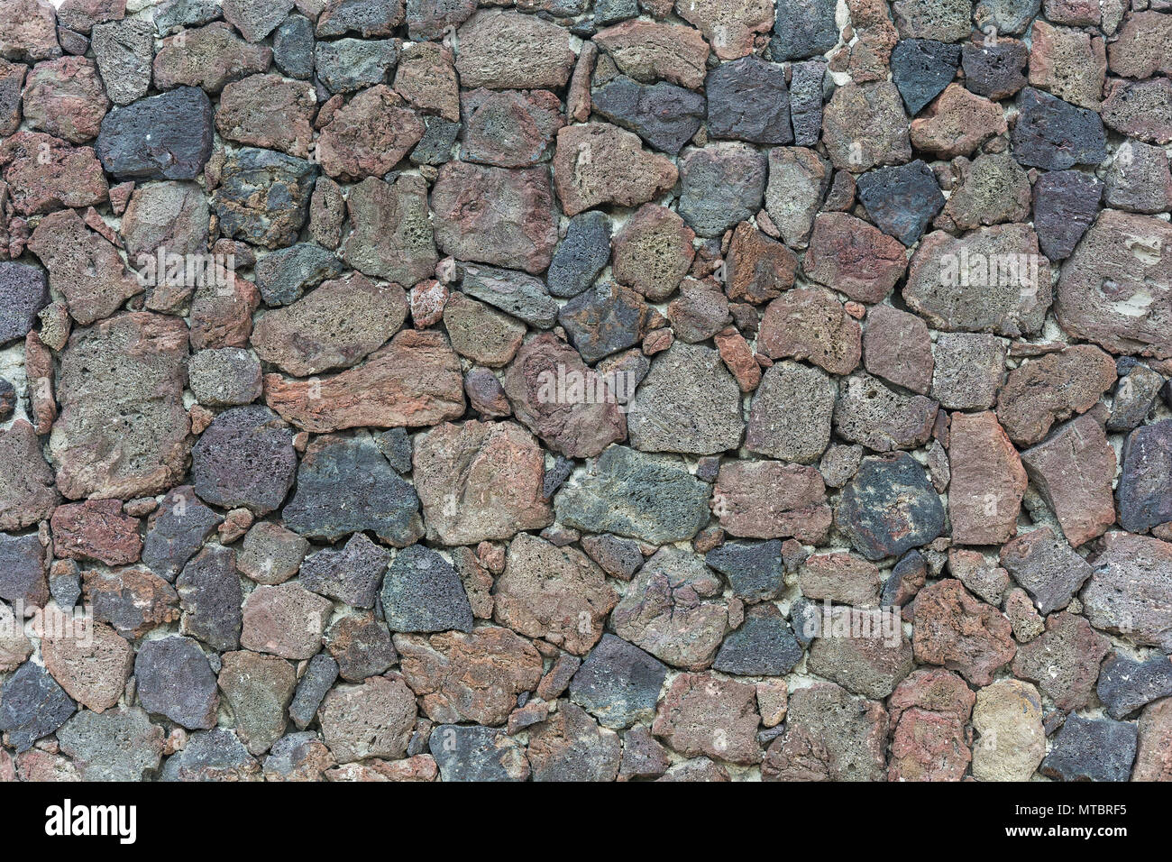 Wall masonry of stone of different shapes and sizes Stock Photo - Alamy