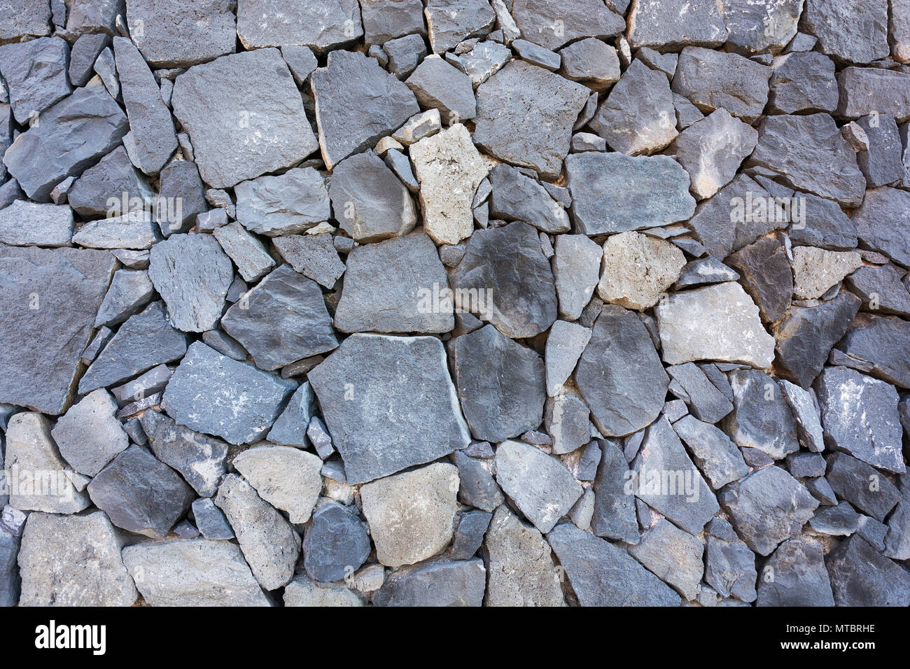 Wall masonry of stone of different sizes and shapes Stock Photo - Alamy