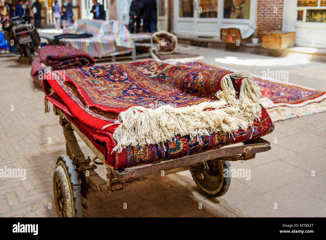 Tabriz bazaar rug hi-res stock photography and images - Alamy