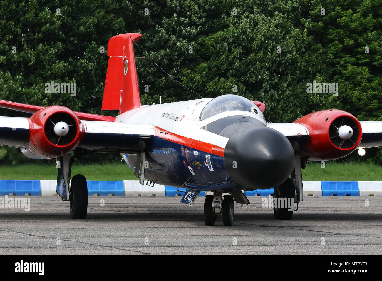 English electric canberra cold hi-res stock photography and images - Alamy