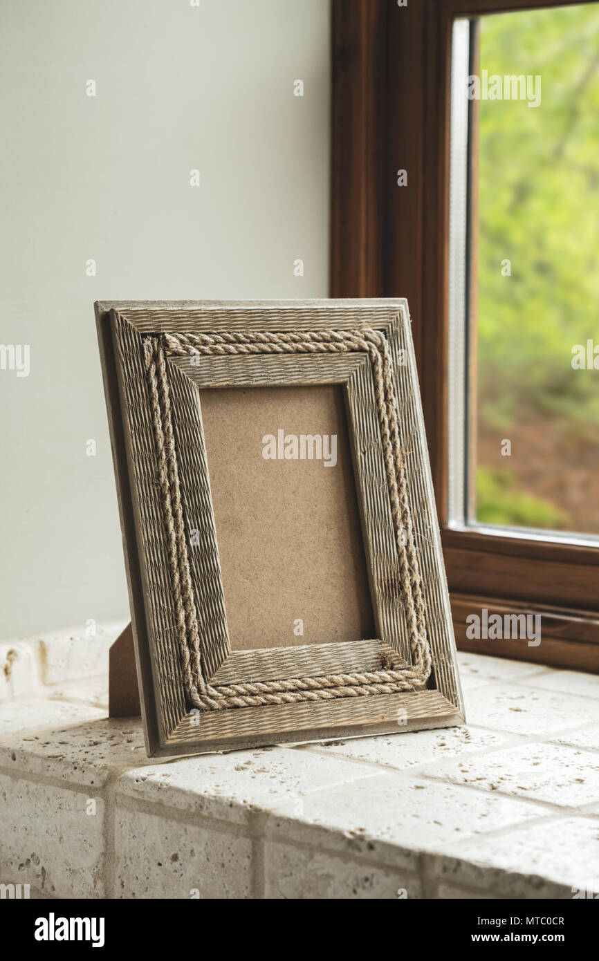Empty picture frame Stock Photo - Alamy