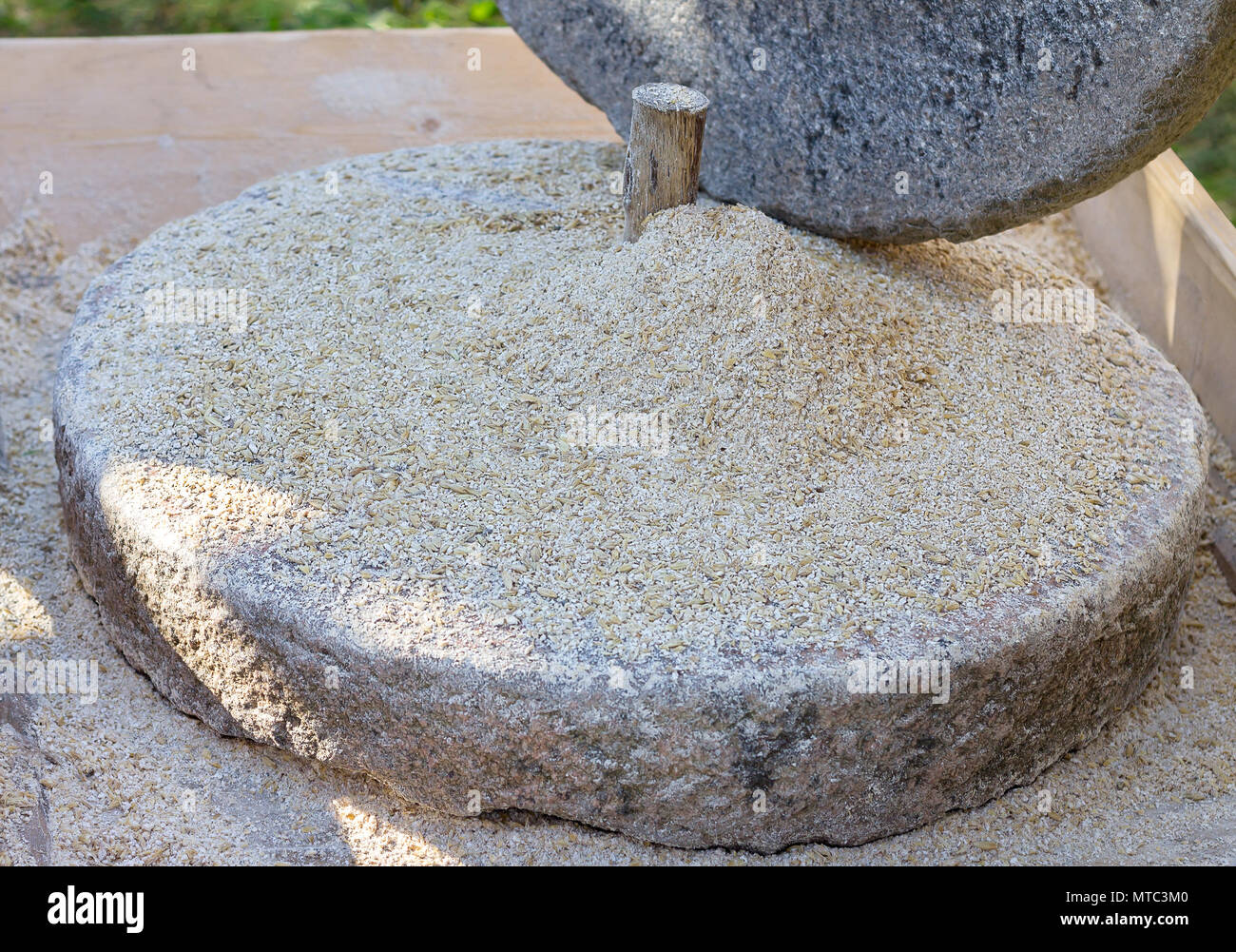 The ancient stone hand mill with grain Stock Photo - Alamy