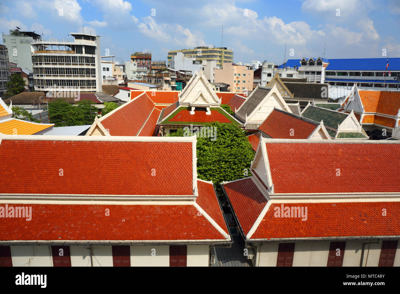 Thai temple roof construction hi-res stock photography and images - Alamy