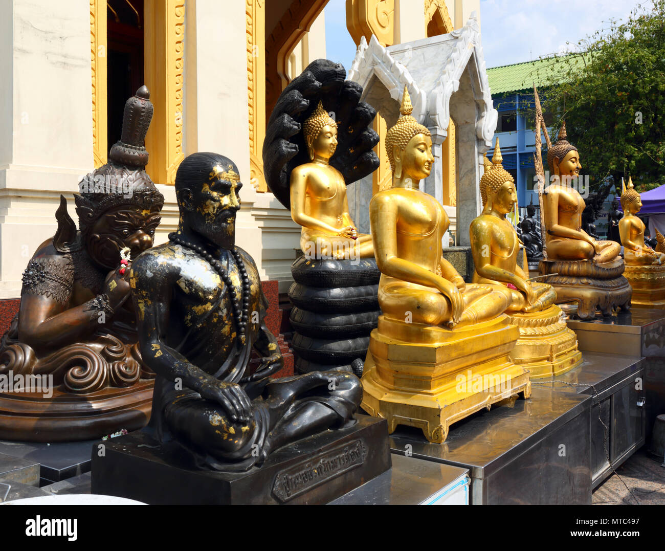 Statues of deities hi-res stock photography and images - Alamy
