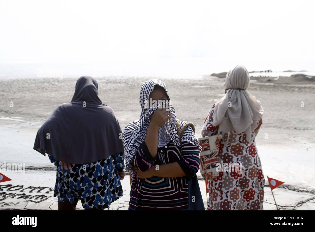 Sidoarjo, Indonesia. 29th May, 2018. Lapindo mud flow victims gathered ...