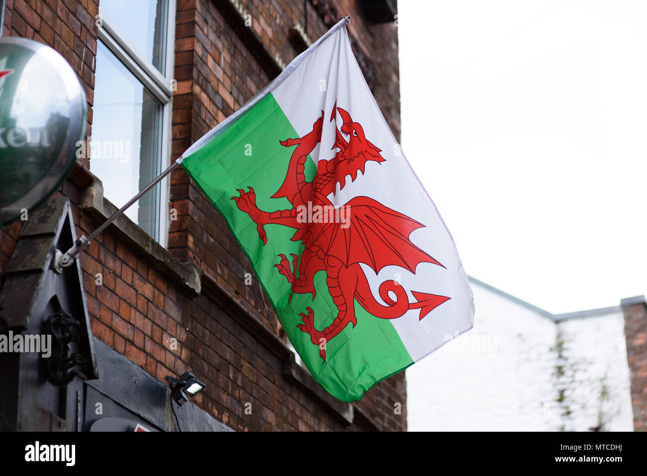 Welsh dragon symbol on cardiff hi-res stock photography and images - Alamy