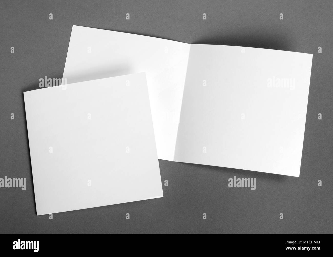 Empty cards hi-res stock photography and images - Alamy