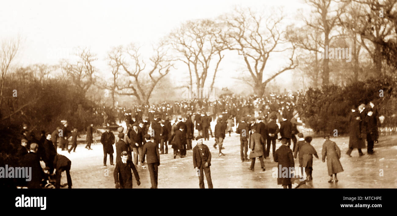 Early 1900s ice skating hi-res stock photography and images - Alamy